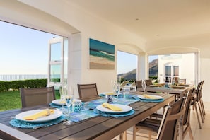 Villa, 6 quartos, varanda | Restaurantes