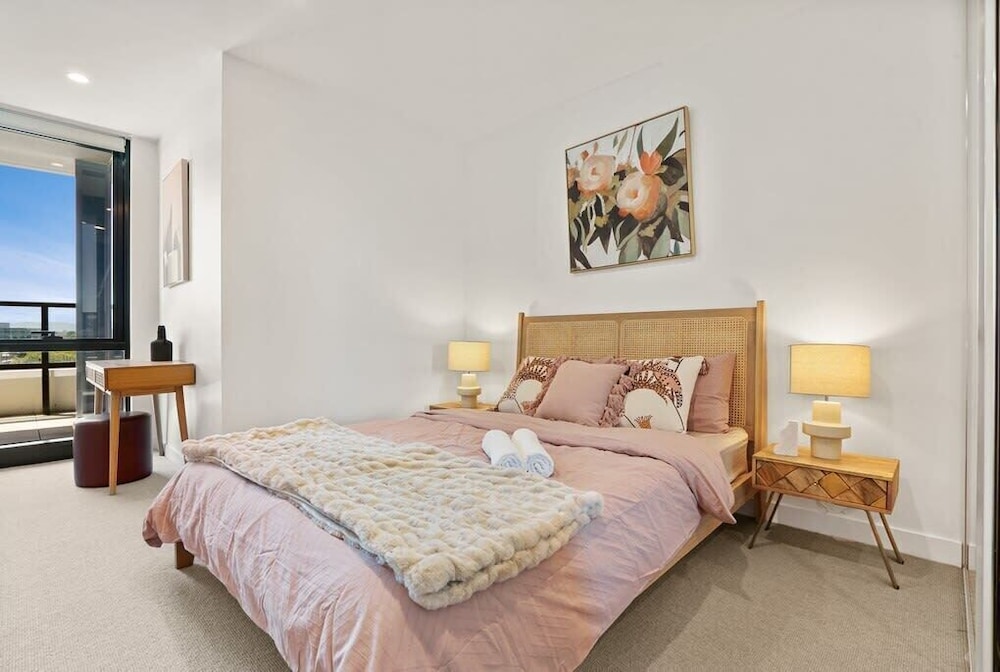 Brand New Box Hill Central Executive W/ Pool+gym - Box Hill