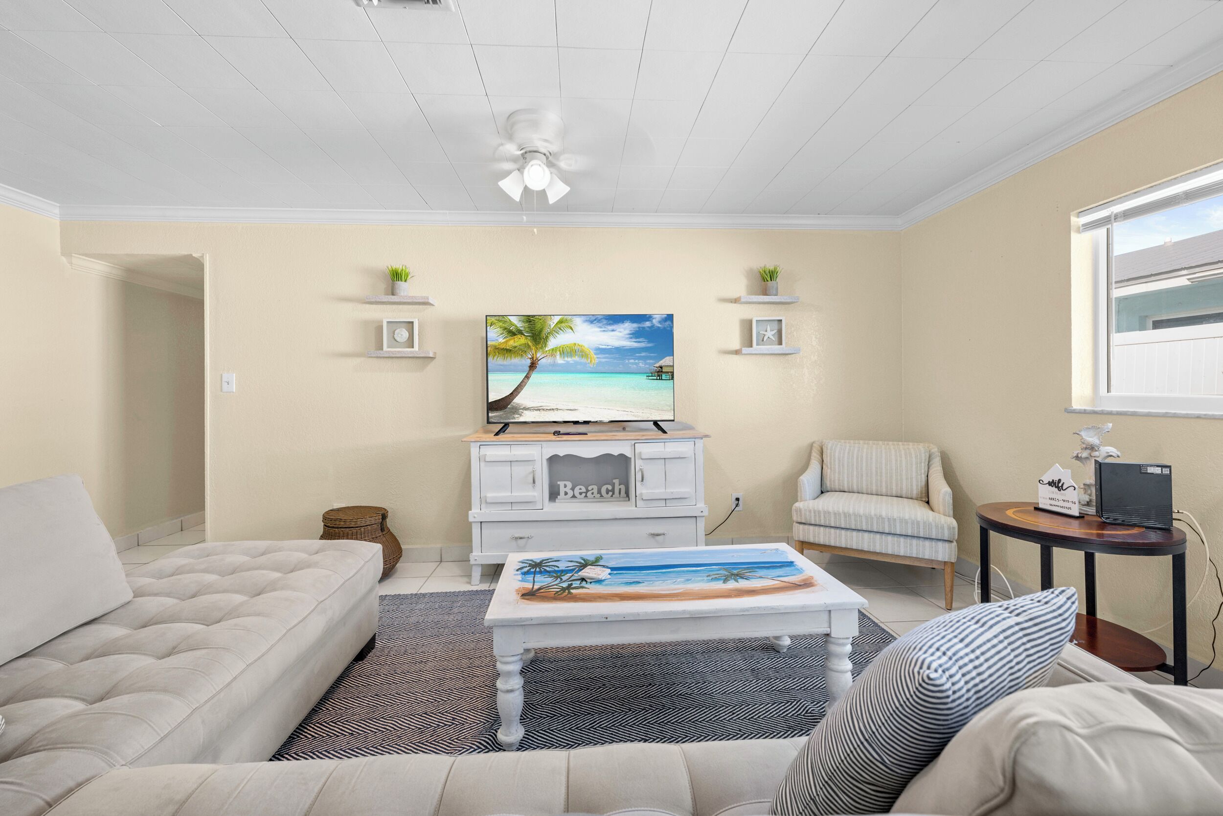 Cozy Beachside Escape With Spacious Backyard & Modern Furnishings - Fort Pierce, FL