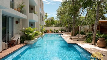 2 piscinas exteriores