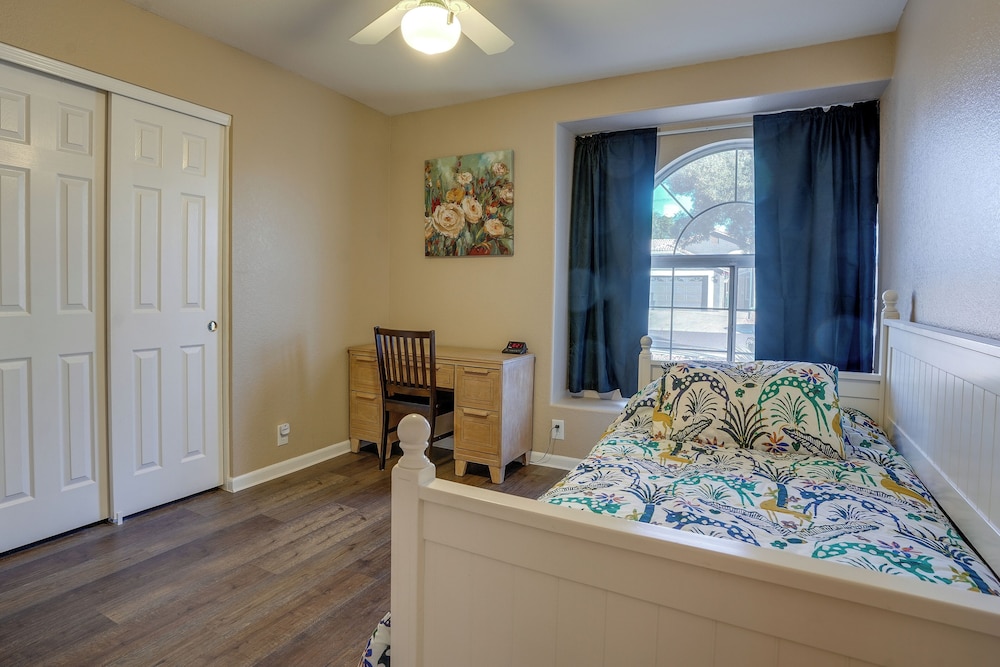 Pet-friendly Peoria Home Near State Farm Stadium! - Glendale, AZ