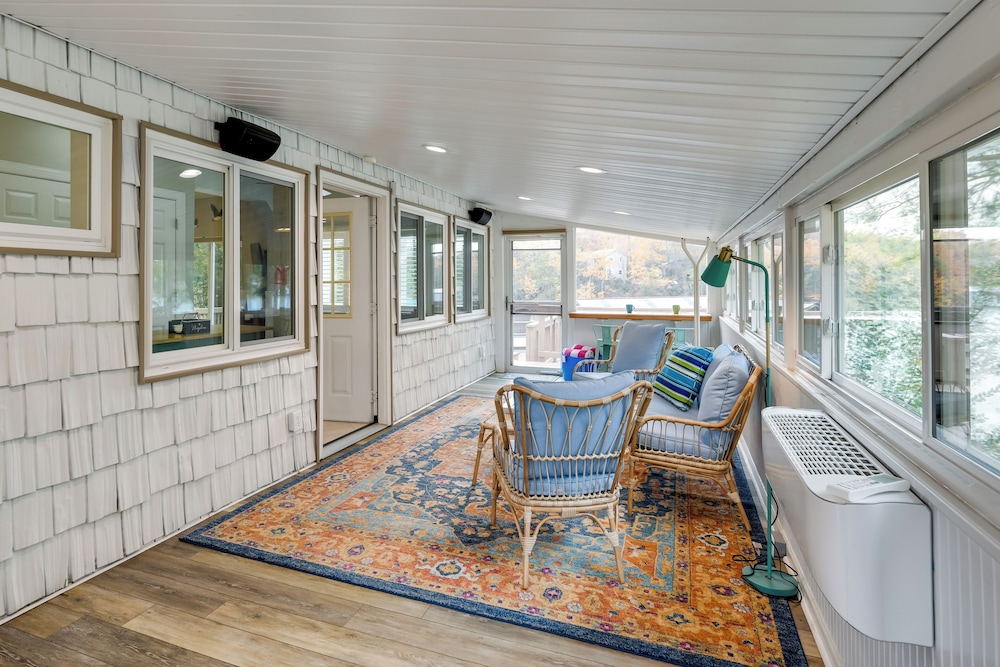 Waterfront Topping Vacation Home W/ Boat Dock! - Saluda, VA