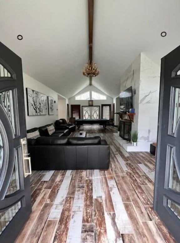 Luxury Custom Home With Hot Tub Minutes From Tannersville Town - Tannersville, NY