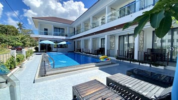 Bangalô standard, 1 cama Queen, vista para o lago, ao lado da piscina | Vista para a rua