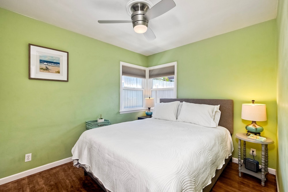 Walk To Beach | Ev Charger | Outdoor Dining | 2br - Carlsbad, CA