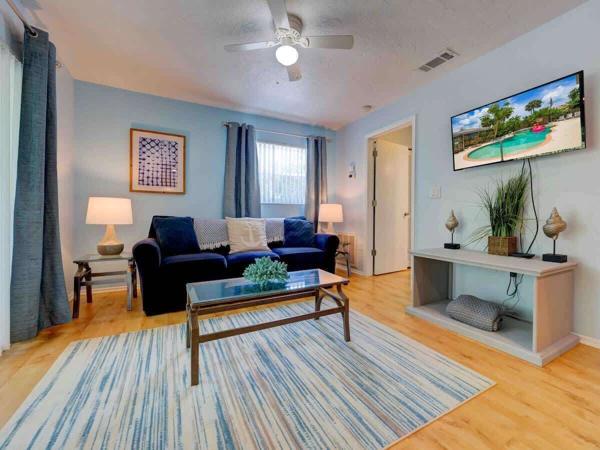 Tropical Treehouse · Siesta Key Sanctuary -Pool-kayaks-tikihut-king Bed - Siesta Key, FL