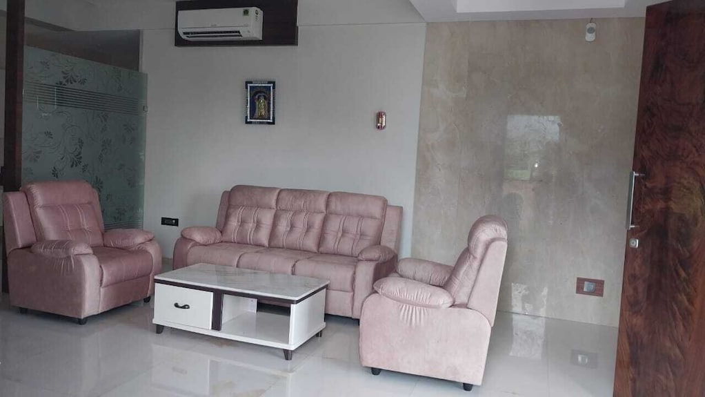 Lovely, Nice New Family Sized Apartment Close To Temples And Shopping Areas - Visakhapatnam