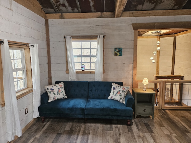 Creekside Treehouse. With Hot Tub. - Jacksonville