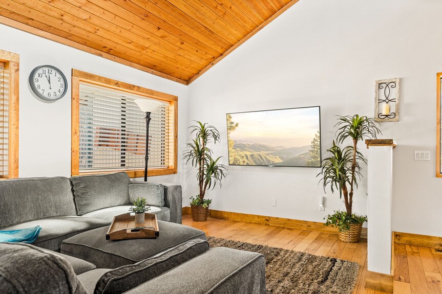 Modern Mountain Treasure With Free Ev Charger And Home Gym\n - Running Springs, CA