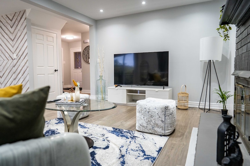 Discover The Perfect Fusion Of Style And Comfort Your Home Away From Home. - Ajax