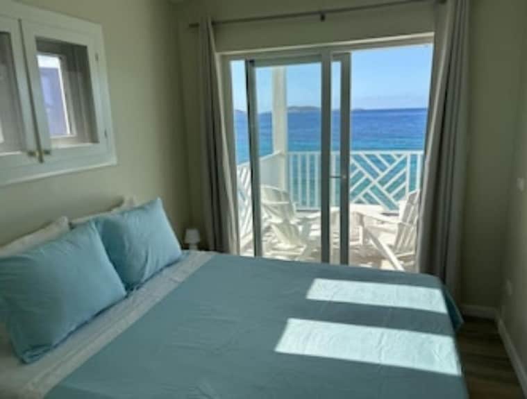 Spectacularly Located Beach Front Spring Tide @ The Tides At Little Apple Bay - セント・ジョン島