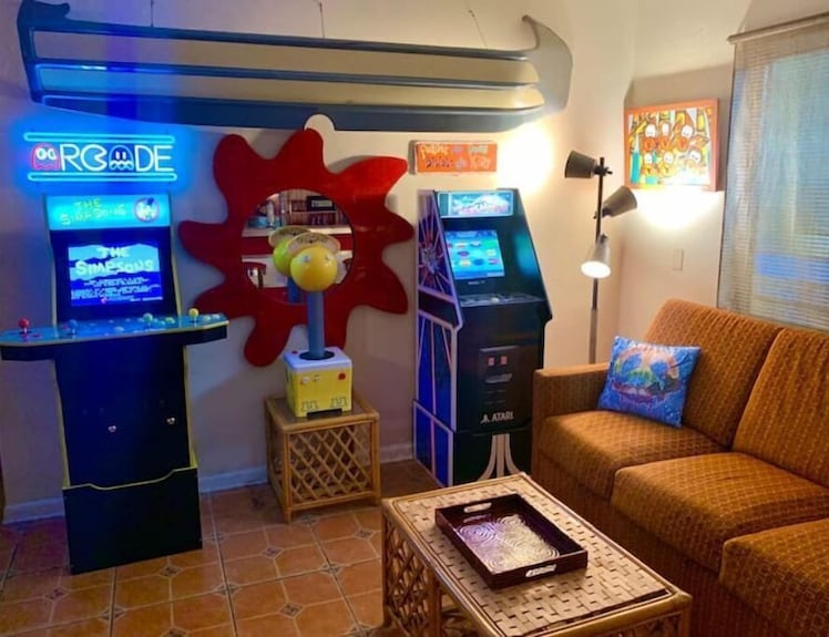 Amazing Palm Beach Retro Hot Tub Pool Arcade Tropical Home - West Palm Beach, FL