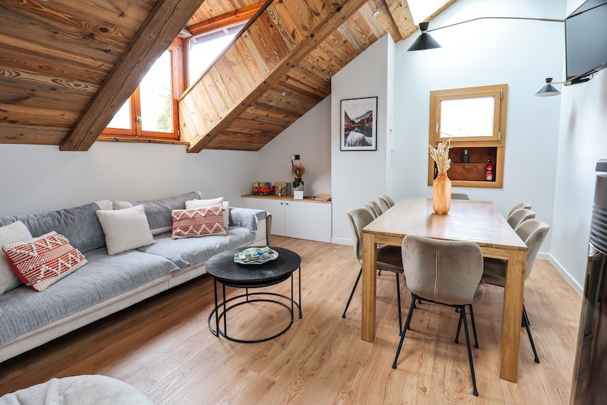 Chalet "Laltizoard" With Mountain View, Shared Heated Pool & Wi-fi -