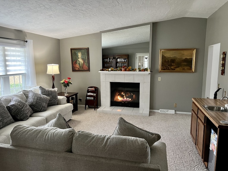 3br/2ba Beauty Near Tbk Sports Complex. Right Off I74, Close To Everything! - The Landing, Bettendorf