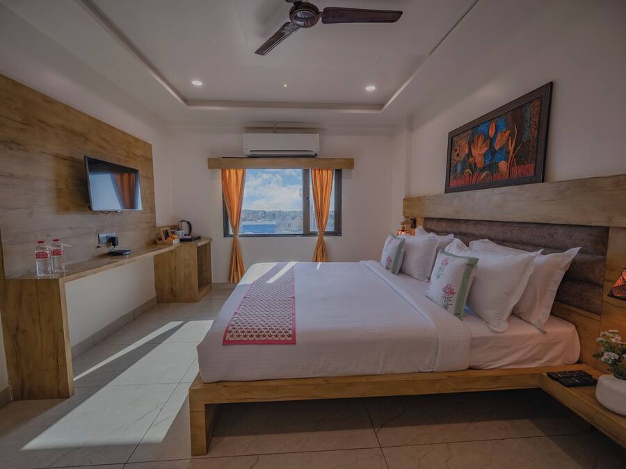 Quarto Executivo | 1 quarto, cofre no quarto, secretária, cortinas/cortinados opacos