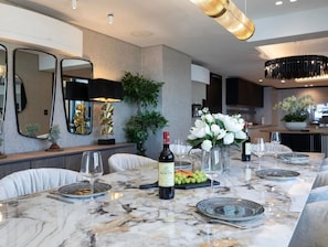 Apartamento, 3 quartos, acessível, sacada | Sala de jantar