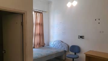Quarto casal standard | Wi-Fi de cortesia, roupa de cama
