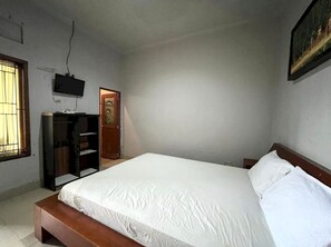 Quarto casal luxo | Espaço de trabalho para notebook, roupa de cama