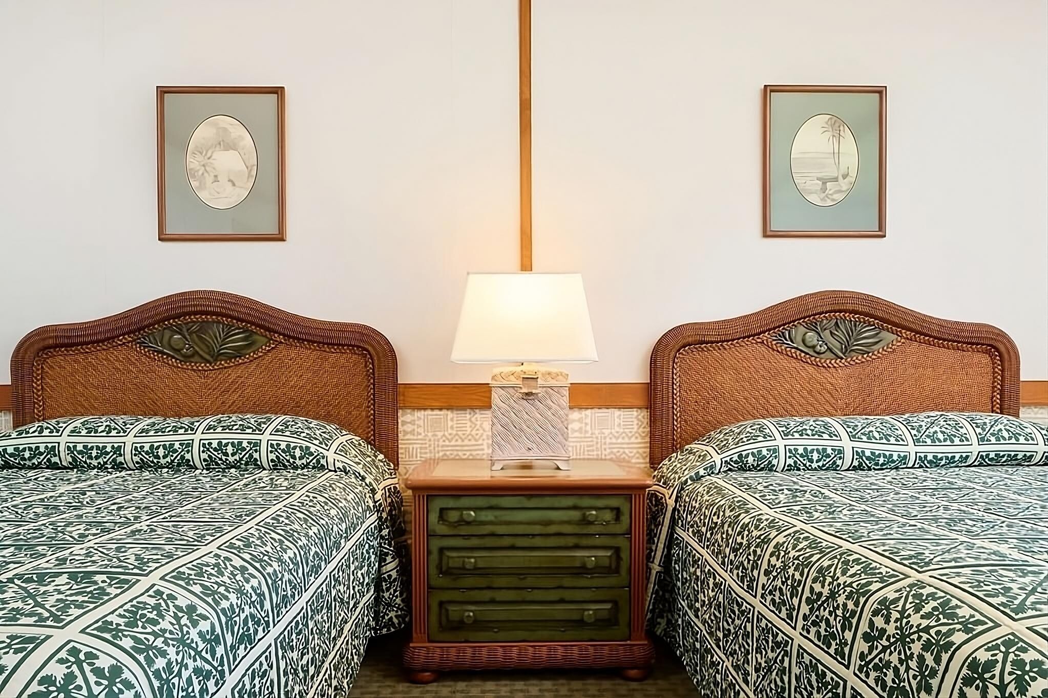 Kick Off Your Adventure Gateway To Maui! 3 Contemporary Units, With Outdoor Pool - Lahaina, HI