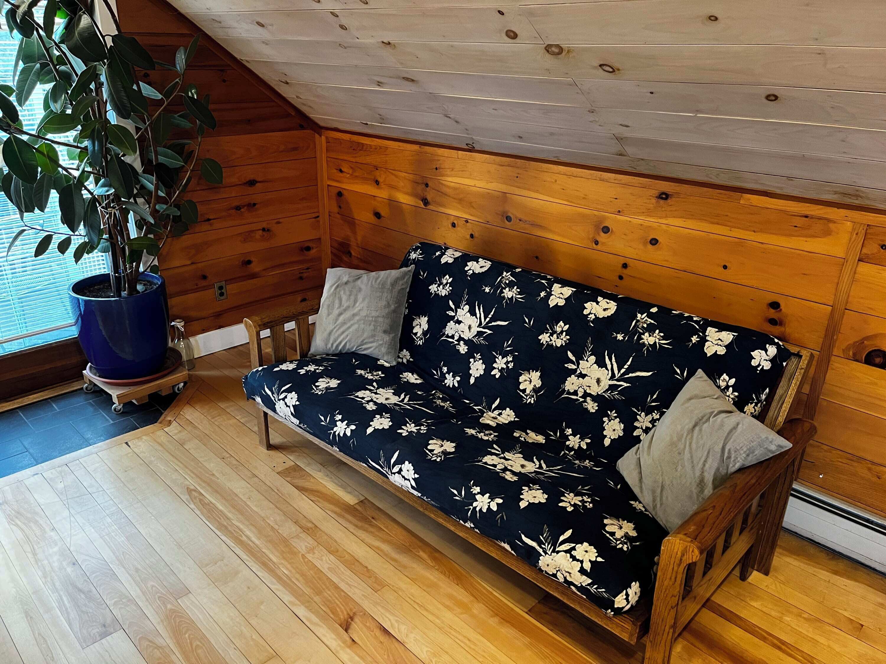 Bright And Cozy Prvt Treehouse Apt Near Downtown! - Vermont