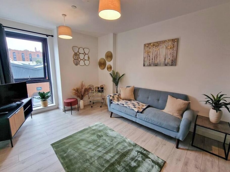 City Superhost | Baltic Triangle | Liverpool - Guernsey