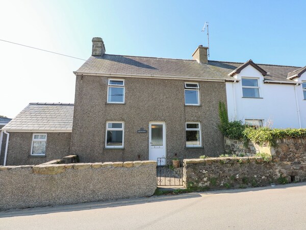 2 Bryn Hyfryd - Abersoch