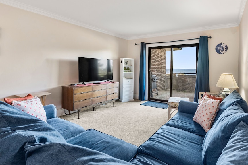 Life On A Sandbar: Soundfront | Shared Pool Access - Holden Street, NC