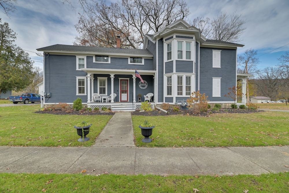 Spacious Naples Vacation Rental W/ Private Hot Tub - Naples, NY