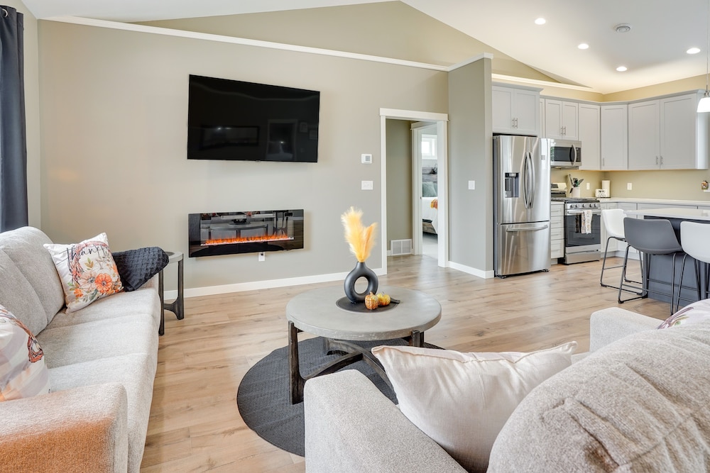 Family-friendly Brookings Home: 3 Mi To Downtown! - Brookings, SD