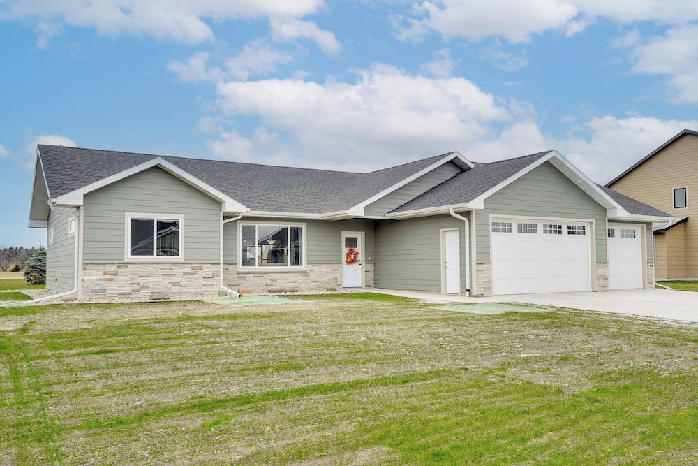 Family-friendly Brookings Home: 3 Mi To Downtown! - Brookings, SD