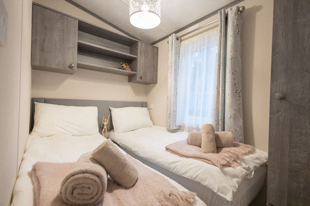 Sandpiper - A New, Pet Friendly Property On Sandhills Holiday Park. - Bournemouth