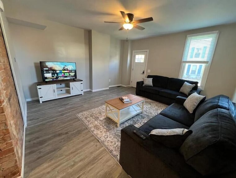 Renovated Covington Home Near Devou W/ King Bed, 5 Minutes To Downtown Cincy! - Covington, KY