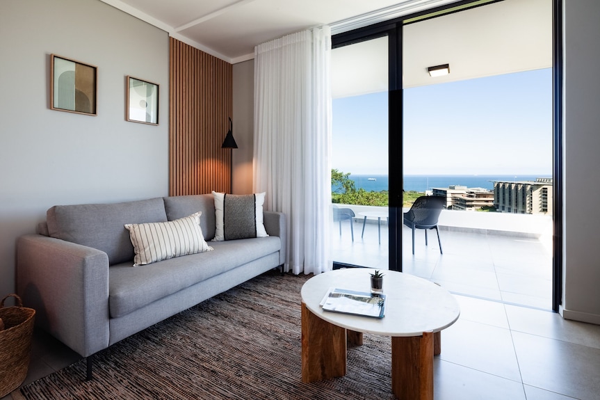 Spacious Studio , Steam Room , Pool , Aircon - Umhlanga