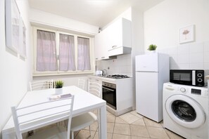 Apartamento Cidade | Cozinha privada | Uma chaleira elétrica 