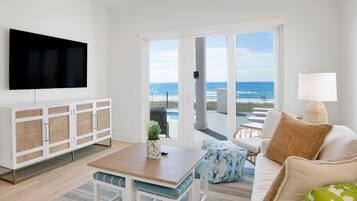 Casa, várias camas, pátio, vista para o oceano (#8) | Sala de estar | TV de ecrã plano, lareira