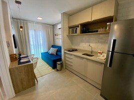 Apartamento | Cozinha privada | Geladeira grande, micro-ondas, liquidificador