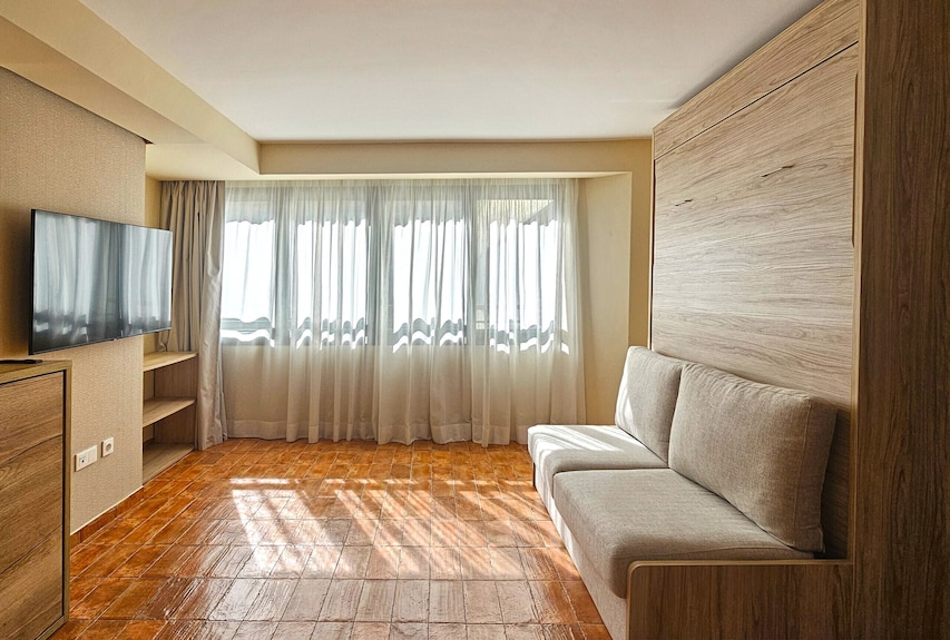 Apartamentos Las Ciencias Y. Wifi + Aire Acondicionado - Valencia