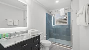 Estúdio Standard | Casa de banho | Um polibã, toalhas fornecidas