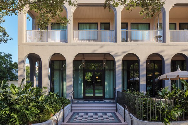 Hotel Henrietta - New Orleans, LA