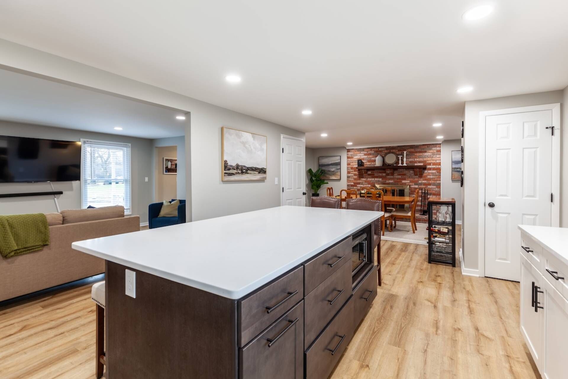 Liberty Call Has Multiple Gathering Spaces, Screened-in Porch And Parking - Arnold, MD