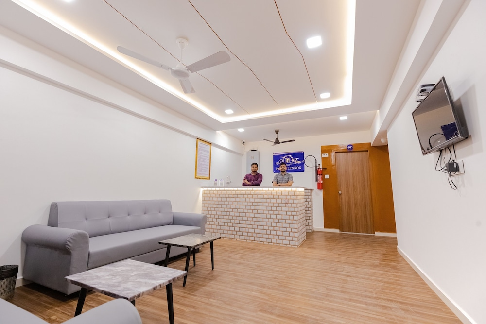 Hotel Lennox Best In Surat - 수랏