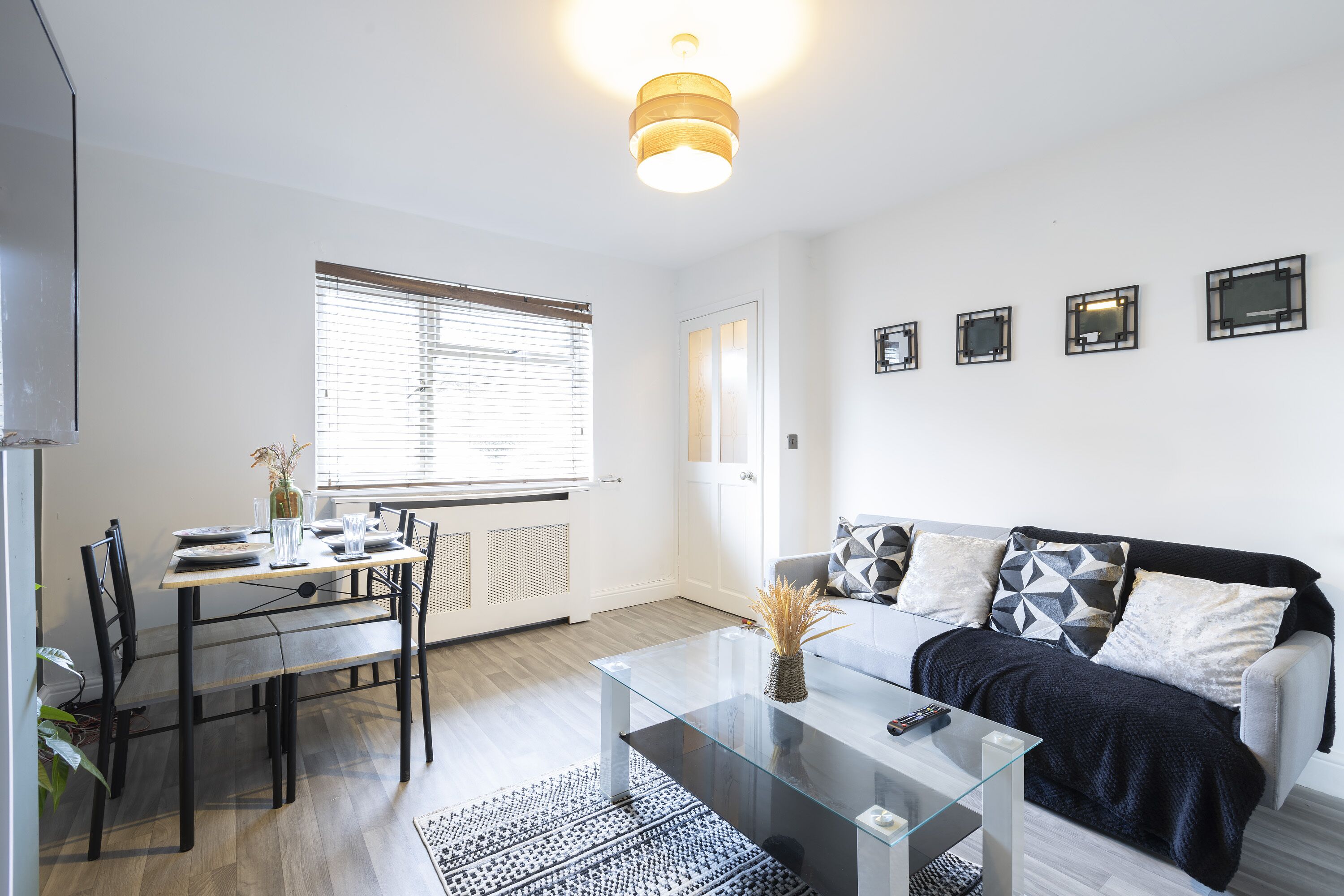 Cosy Large House, Free Parking, Wifi, Near City Centre - Harewood Castle