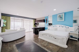 Superior Room Ocean View | Cofre no quarto, ferro/tábua de engomar, Wi-fi grátis