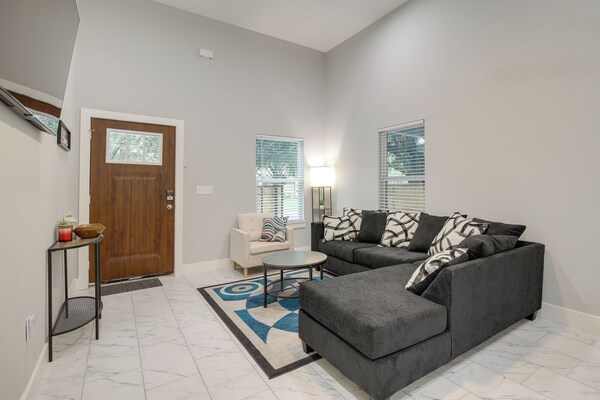 Gated Houston Home W/ Large Yard: 4 Mi To Downtown - Houston, TX