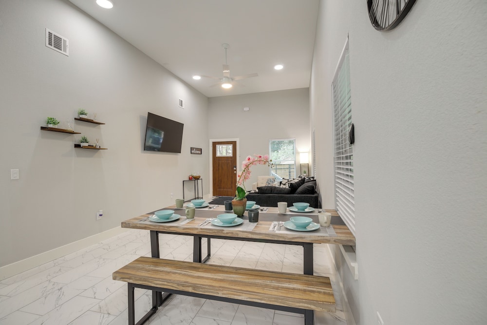 Gated Houston Home W/ Large Yard: 4 Mi To Downtown - Houston, TX