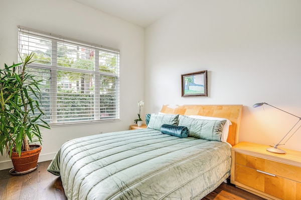 Luxe Condo W/ Private Patio & Perks In Emeryville! - Oakland, CA