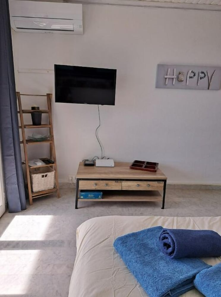 Agréable Studio Avec Cave Et Parking Privatifs - Cassis