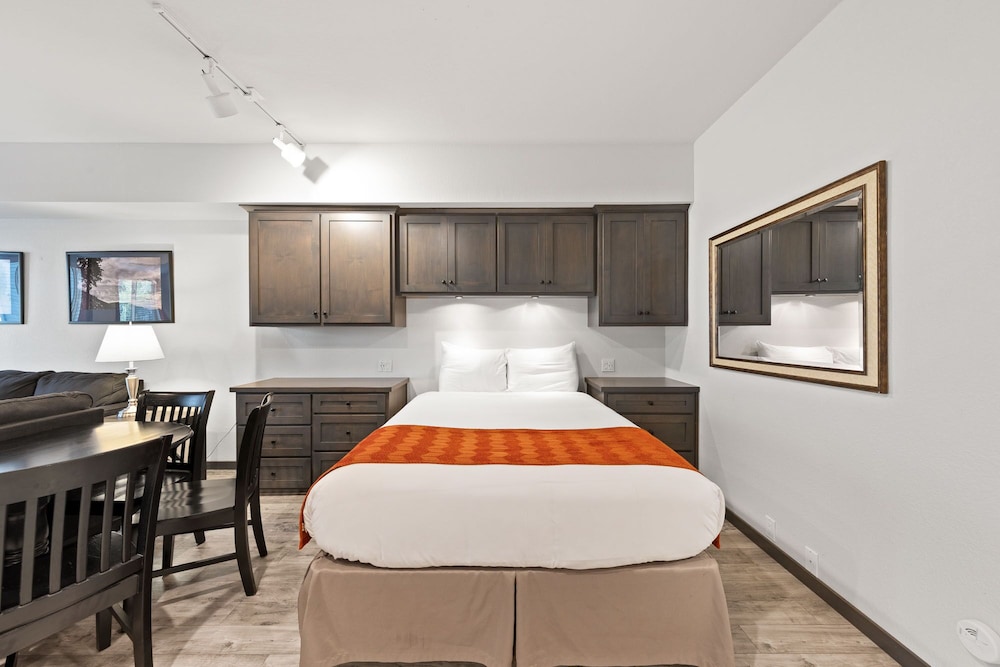 117 | Open Studio - Upgraded Fridge, Pool & Spa - Olympic Valley, CA