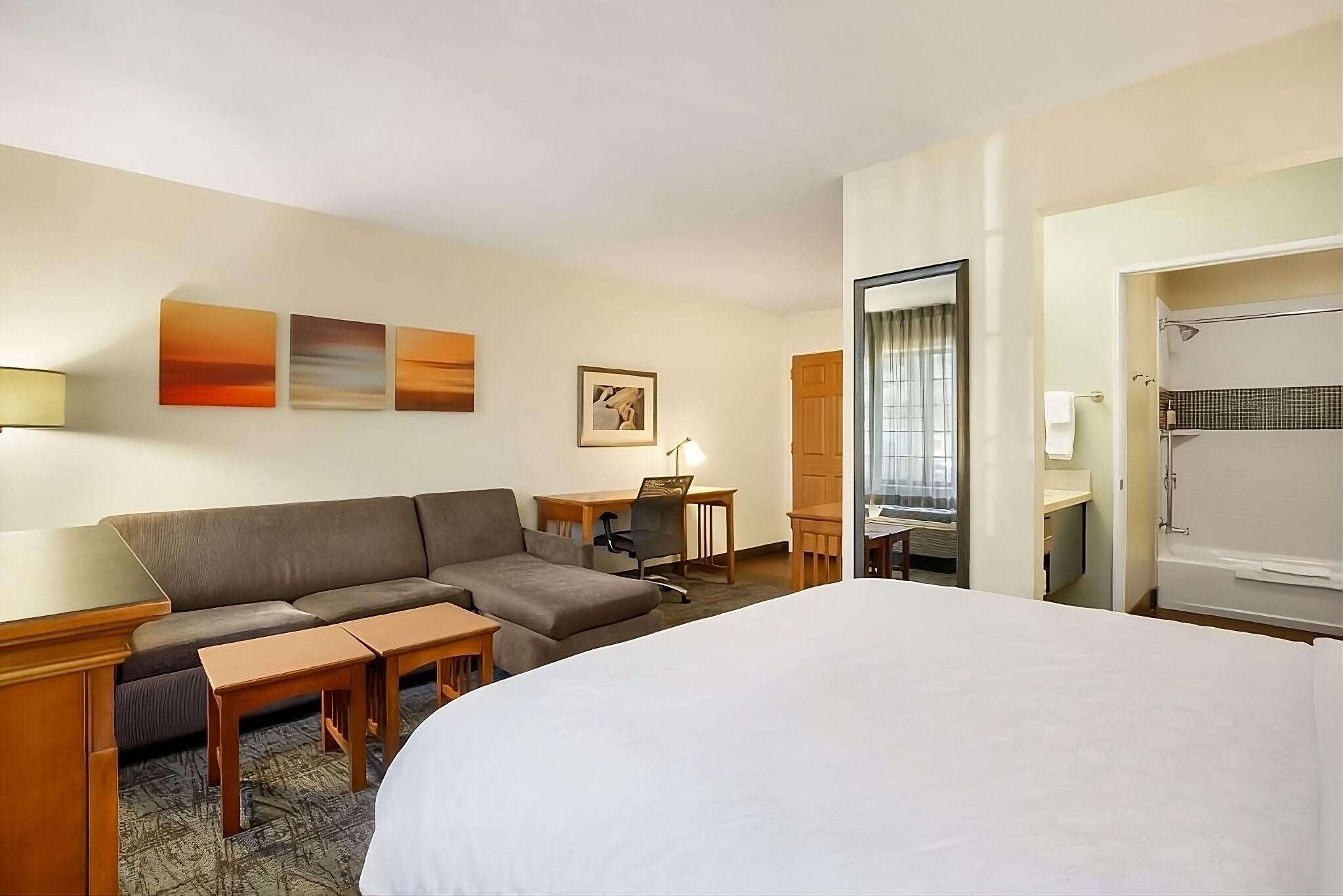Discover San Diego: Comfortable Suites W/ Pool, Breakfast & Pet-friendly Stay! - San Diego, CA
