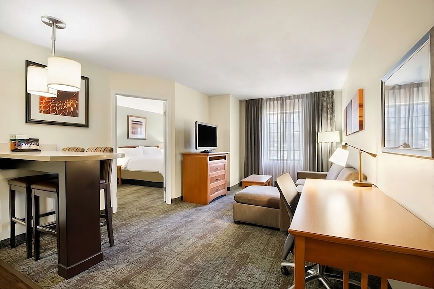 Discover San Diego: Comfortable Suites W/ Pool, Breakfast & Pet-friendly Stay! - San Diego, CA